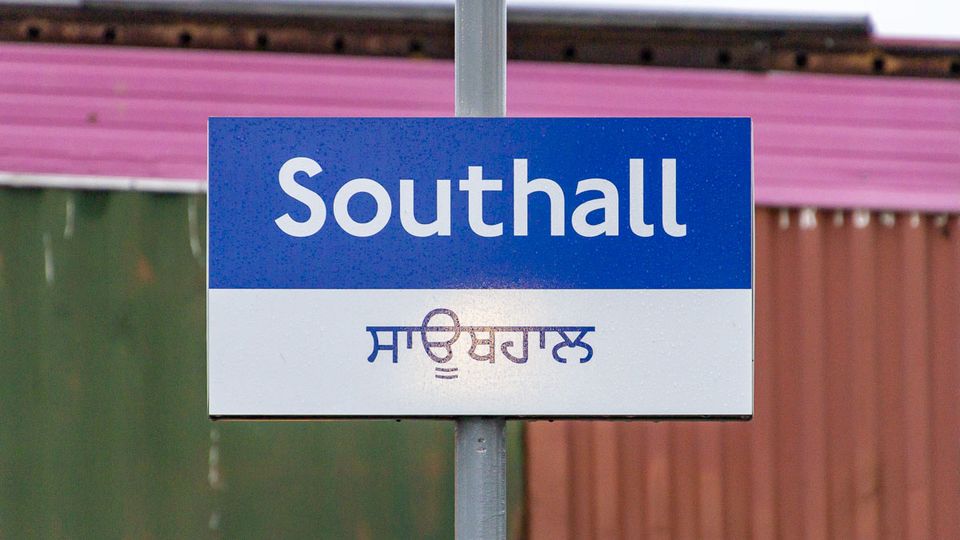 Southall, but the signage is bilingual - Train Sim Community